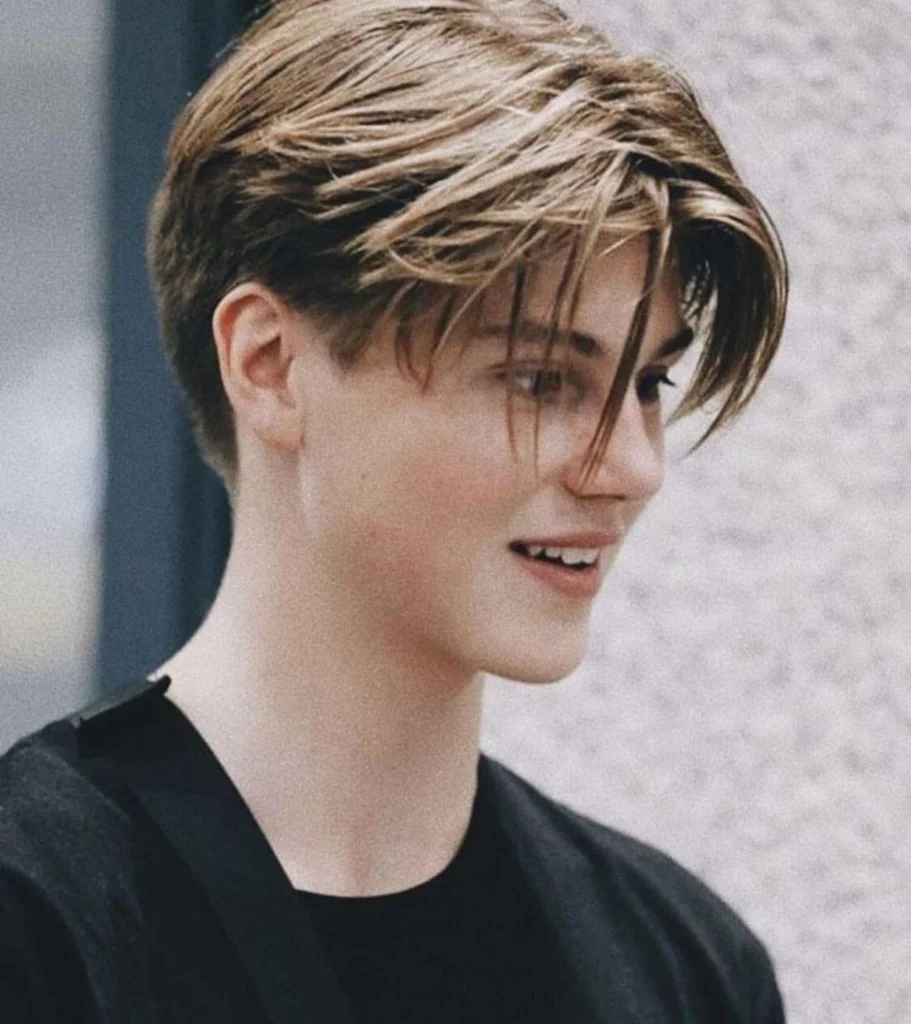 Top 30 Middle Part Haircut – Proven Timeless Curtain Look